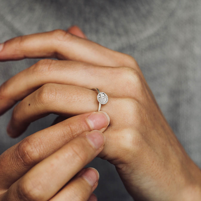 Vitium Ring in Recycled Yellow Gold • Judith Peterhoff